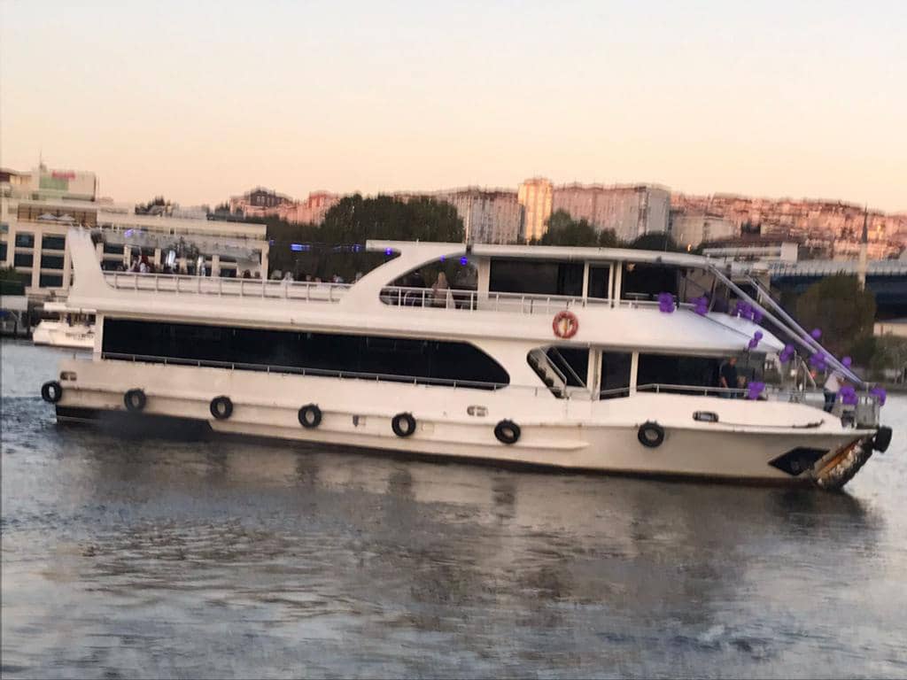 Private Istanbul Yacht for 100 People - Istanbul Boat Tour